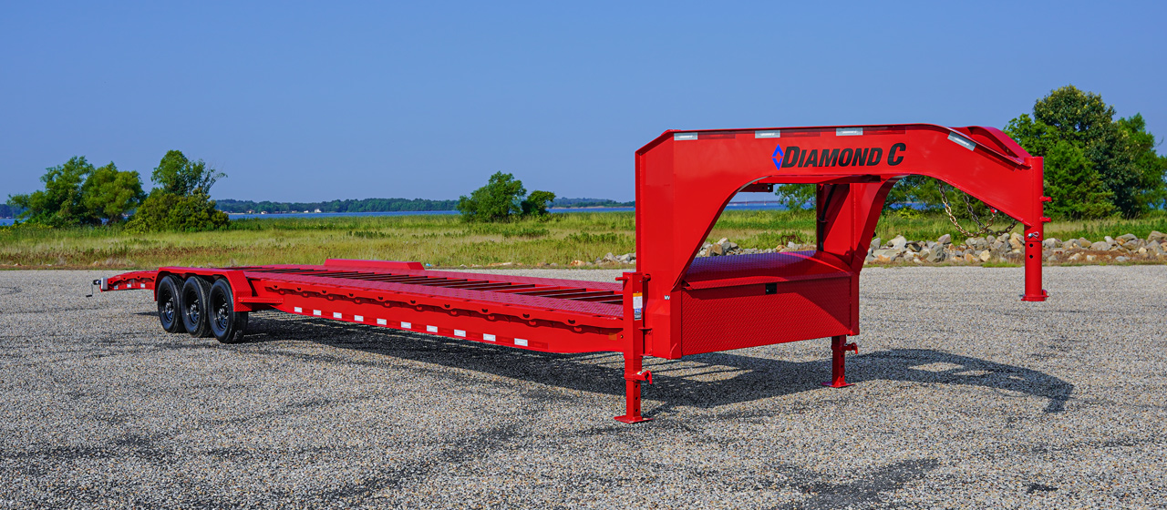 Advantages of Gooseneck Trailers - Diamond C Trailers