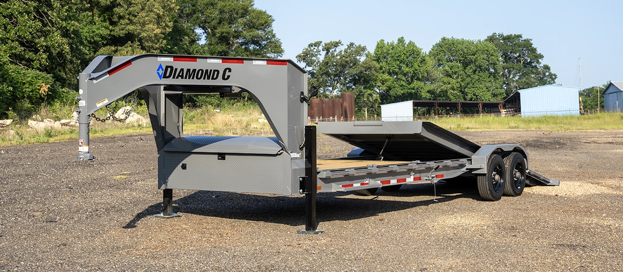 HDT-GN: Gooseneck Tilt Equipment Trailer - Diamond C Trailers